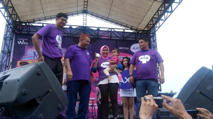 Salmiah Kaget Dapat Hadiah Utama Emas - Tribun-medan.com