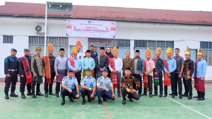 Kenakan Pakaian Adat, Lapas Labuhan Bilik Gelar Upacara Hari Lahir ...