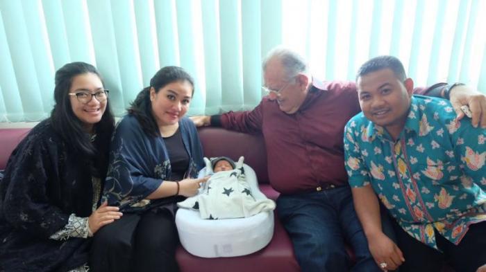 Wali Kota Termuda se-Indonesia Kini Menjadi Ayah - Tribun-medan.com