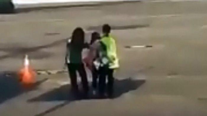 Viral Seorang Ibu Menerobos Boarding Gate demi Kejar Pesawat, Pihak ...