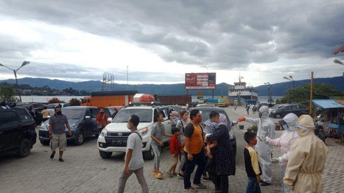 Week End Pertama New Normal di Samosir, Wisatawan Membeludak, Kapal ...