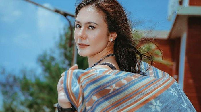 Marak Penangkapan Influencer, Video Wulan Guritno Promosikan Judi Online Viral Lagi - Tribun ...