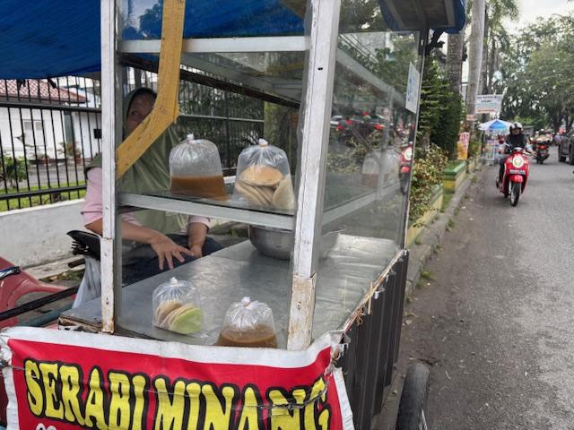 Serabi Khas Medan, Menu Legendaris untuk Berbuka Puasa di Jalan Brigjen ...