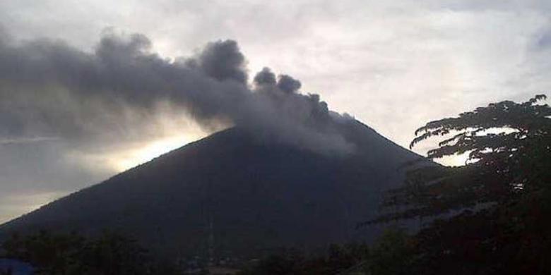 Gunung Gamalama dan Raung Meletus - Tribun-medan.com