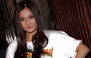 Debby Ayu: Operasi Keperawanan Untuk Membahagiakan Suami Baru - Tribun ...