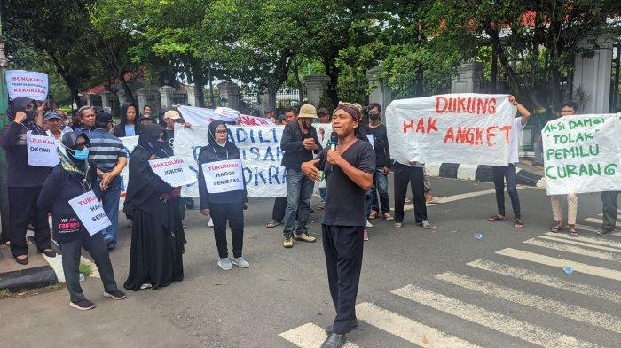 Warga Gelar Aksi Demonstrasi di DPRD Pati: Kecurangan Pemilu 2024 Masif, Lengserkan Jokowi ...