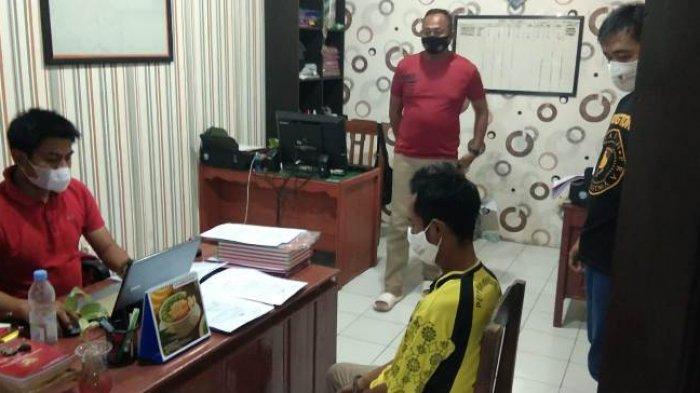 Remas Bagian Sensitif Wanita yang Sedang Berkendara di Jalanan Sepi ... Remas Bagian Sensitif Wanita yang Sedang Berkendara di Jalanan Sepi ...