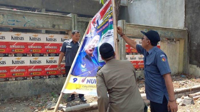 Bawaslu Kudus Preteli Baliho dan APK Caleg, Mengapa Milik Bakal Capres-Cawapres Tak Tersentuh ...