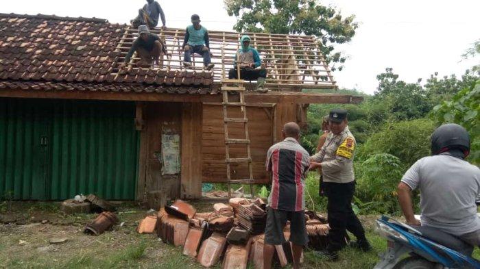 Sambatan, Budaya Gotong Royong Dirikan Rumah Warga di Pedesaan Blora ...