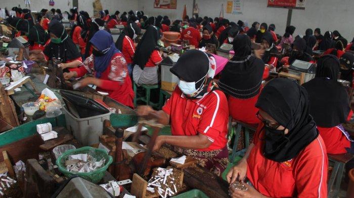 Pencairan BLT Sebelum Lebaran Berita Gembira bagi Buruh Rokok di Kudus - tribunmuria.com