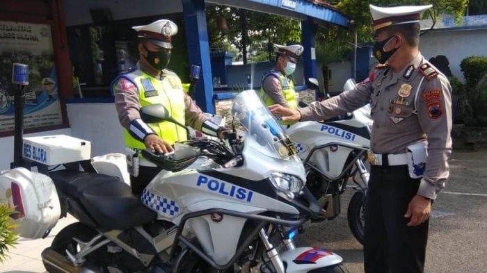 Dari SIM hingga Jas Hujan, Kelengkapan Anggota Satlantas Blora Diperiksa Jelang Operasi Patuh ...