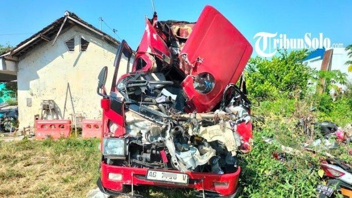 BREAKING NEWS: Elf Rombongan Wisata dari Surabaya Kecelakaan di Tol Boyolali, 6 Korban Tewas ...