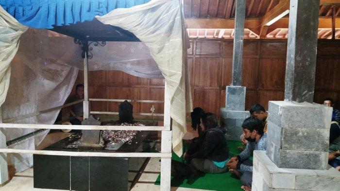 Cerita Juru Kunci Makam Pangeran Samudro di New Kemukus, Kalangan ...