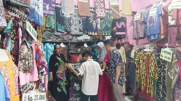 Dua Tahun Sepi Terdampak Pandemi, Pasar Grosir Batik Setono Kembali Ramai saat Lebaran ...