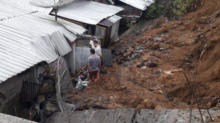 Tanah Longsor Menimpa Lima Rumah Warga di Wonosobo - tribunmuria.com