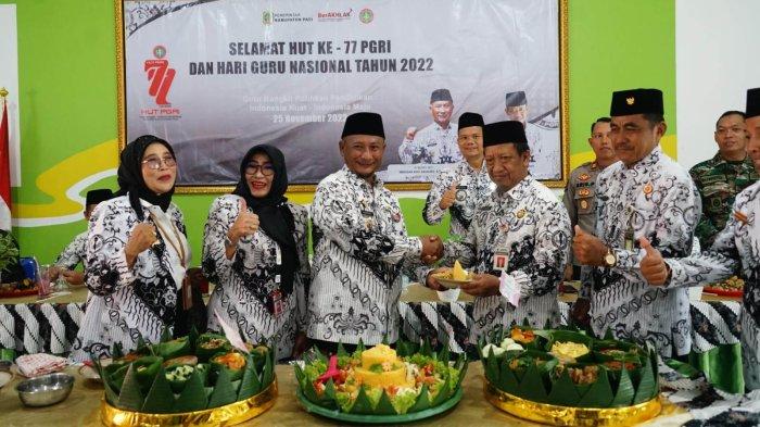 HUT ke-77 PGRI, Pj Bupati Pati Henggar: Guru Harus Berinovasi Sesuai Perkembangan Zaman ...