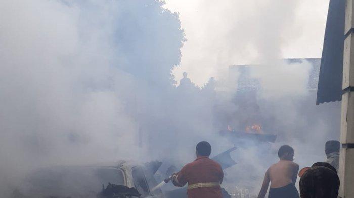 Diduga Aliran Listrik Tersambar Petir, Gudang Mebel di Jepara Terbakar Kerugian Capai Rp 800 ...