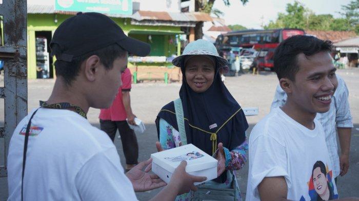 Relawan Ziarah Waliyullah dan Berbagi Ratusan Nasi Kampanyekan Erick Thohir Cawapres ...