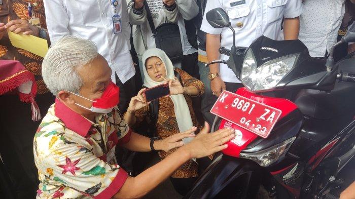 Ganjar Pasang Stiker Motor Dinas Kepala Desa Bertuliskan "Anti Pungli ...