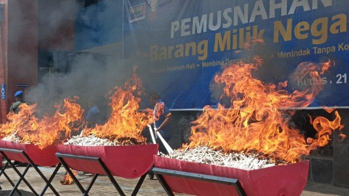 Bea Cukai Kudus Musnahkan 5 Juta Batang Rokok Ilegal senilai Rp5,7 Miliar - tribunmuria.com