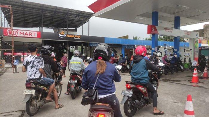 Warga Purwokerto Kena Prank Isu Kenaikan BBM: Sudah Antre Panjang, Harga Bensin Gak Jadi Naik ...