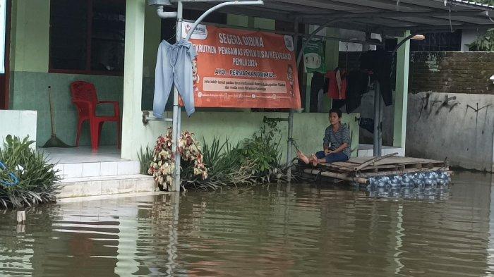 Warga Jetis Kapuan Kudus Bergantung Bantuan, Banjir Sepekan Lebih Tidak Surut - tribunmuria.com