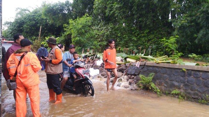 Banjir Intai Puluhan Rumah di Golantepus Mejobo Kudus, Warga Desak Perbaikan Tanggul Sungai Dawe ...