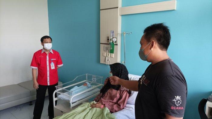 Terjebak Macet Dampak Banjir di Kudus, Suci Handriyani Melahirkan Bayi di Mobil - tribunmuria.com