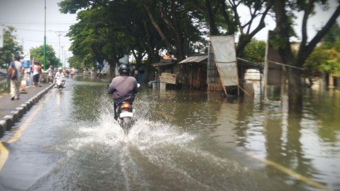 Akses Jalan Pantura Kudus-Demak Masih Lumpuh, Sudah Seminggu Terendam Banjir - tribunmuria.com