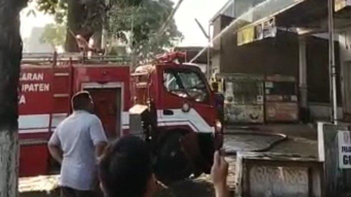 BREAKING NEWS: Kebakaran Minimarket di Mayong Jepara - tribunmuria.com