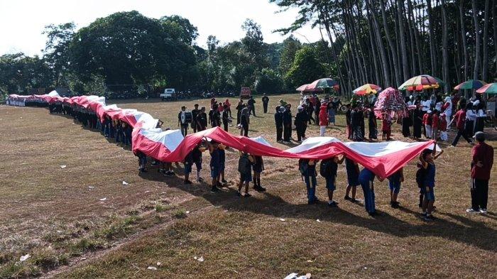 Arak Bendera Merah Putih Raksasa Keliling Desa, Cara Warga Giling Pati ...