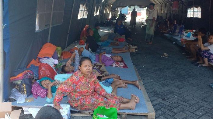 Kisah Korban Banjir Karanganyar Demak, Kelaparan di Atap Rumah, Berbekal Galon Selamatkan Diri ...
