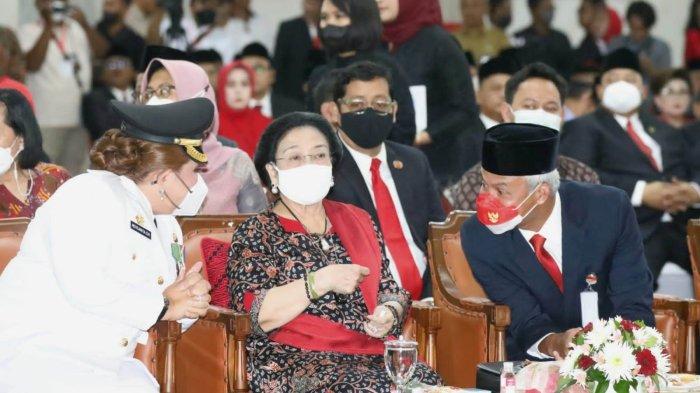 Megawati Titip Pesan kepada Ganjar saat Pelantikan Mbak Ita, Hasto ... Megawati Titip Pesan kepada Ganjar saat Pelantikan Mbak Ita, Hasto ...