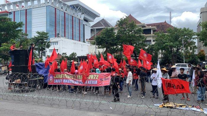 Demo di Depan Kantor Gubernur Jateng, Ini Tuntutan FSPIP KASBI - tribunmuria.com
