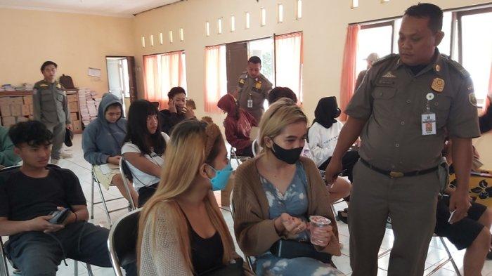 Razia Indekos, Satpol PP Kajen Amankan Sejumlah Pasangan Tak Resmi, Sita Alat Kontrasepsi ...