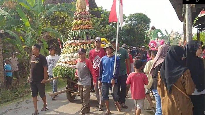 Meriahnya Acara Sedekah Bumi Warga Gedangelo Jepara, Kirab Budaya, Pengajian hingga Wayang Kulit ...