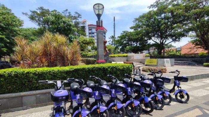 Sepeda Listrik Semarang Parkir di Atas Guiding Block, Dinilai Rampas ...