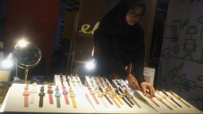 Jam Tangan Kayu Eboni Watch dari Klaten Juara AKI 2023 di Kudus ...