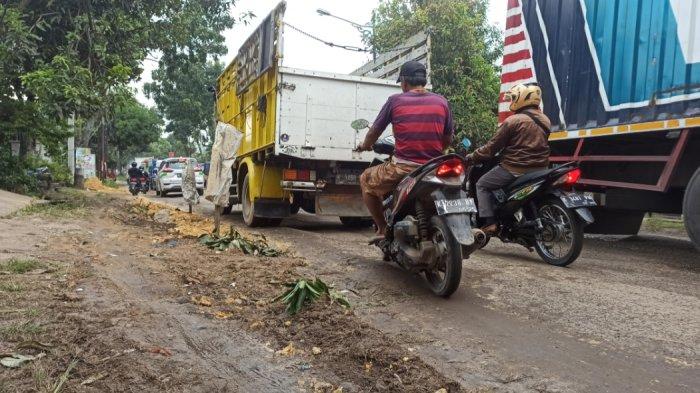Truk Patah As Roda Dievakuasi, Lalu Lintas Jalan Raya Blora - Grobogan ...