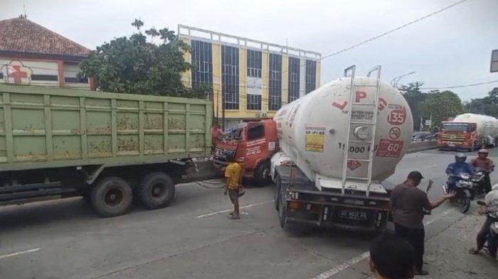BREAKING NEWS: Truk Tangki Pertamina Kecelakaan di Ungaran, Bikin Arus Lalu Lintas Macet Total ...