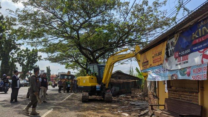 Deretan Warung Esek-esek di Pantura Margorejo Pati Dibongkar Paksa - tribunmuria.com