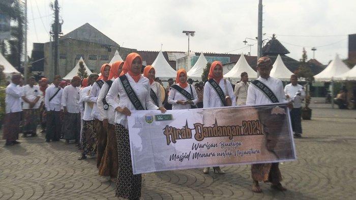 Tradisi Unik Sambut Ramadan di Kudus, Kirab Terbang Papat di Menara Awali Tabuh Beduk Dandangan ...