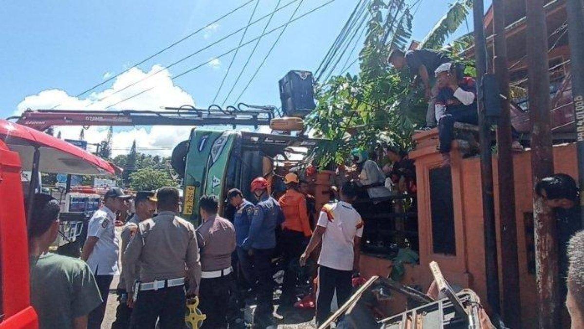 5 Fakta Kecelakaan Maut Bus ALS di Padang Panjang, Bus Sampai Terbelah hingga 12 Orang Tewas ...
