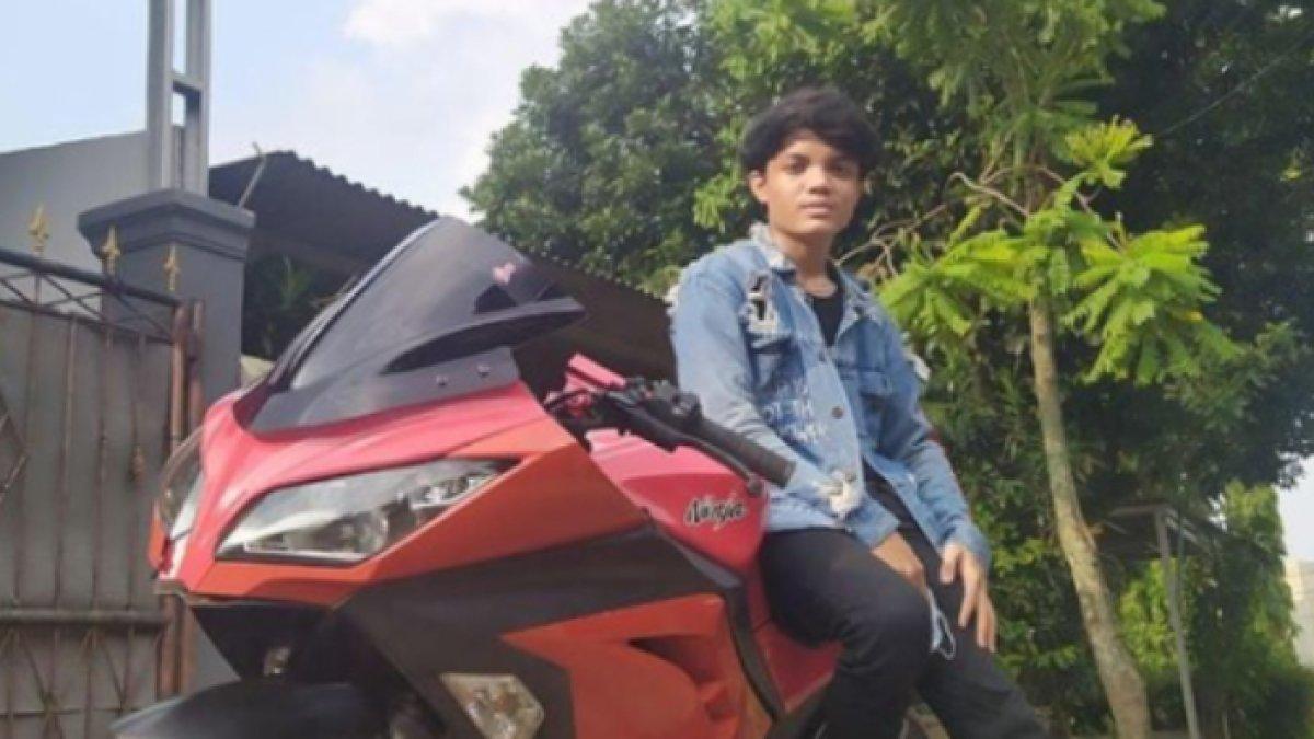 7 Potret Ketampanan Adam Batubara Putra Ucok Baba, Lulus SMA, Gagah ...