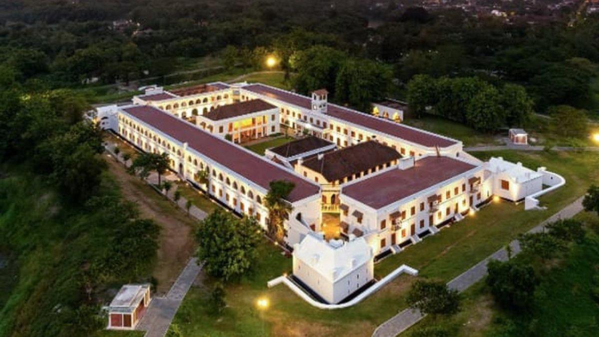 Cuma 5 Menit dari Alun-alun Ngawi, Ternyata Ada Benteng Semegah Ini ...