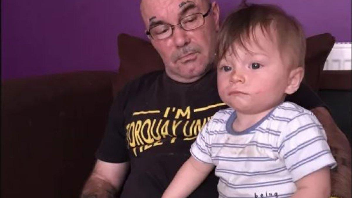 Bocah 2 Tahun Mati Kelaparan, Meringkuk di Samping Jenazah Ayahnya yang ...