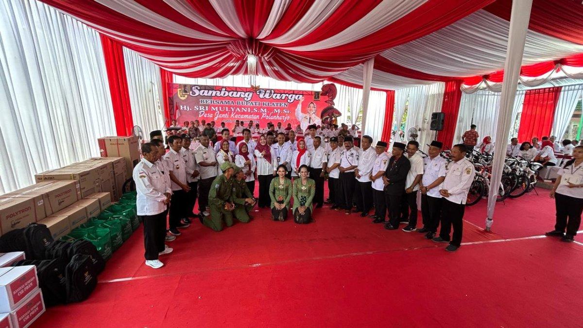 Potong Tumpeng Jadi Penanda Bupati Klaten Sri Mulyani Tutup Rangkaian Program Sambang Tahun 2024 ...
