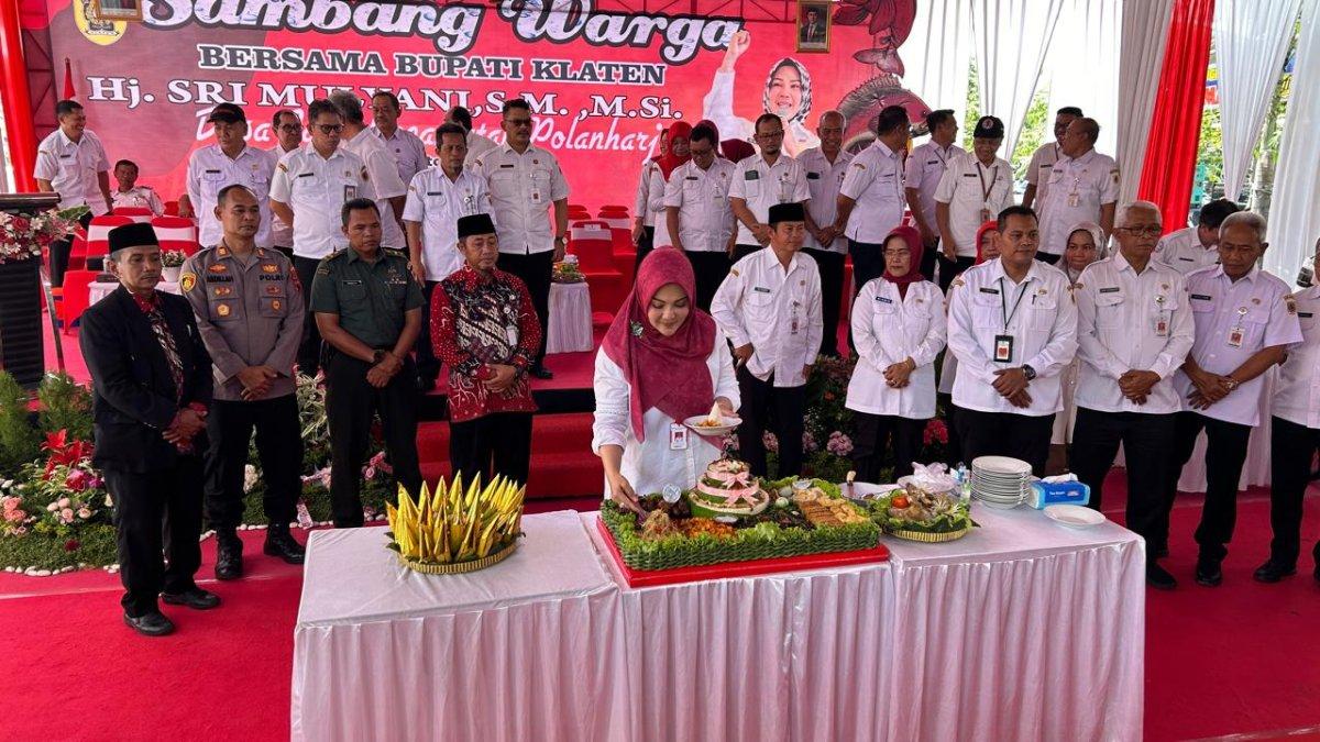 Potong Tumpeng Jadi Penanda Bupati Klaten Sri Mulyani Tutup Rangkaian Program Sambang Tahun 2024 ...
