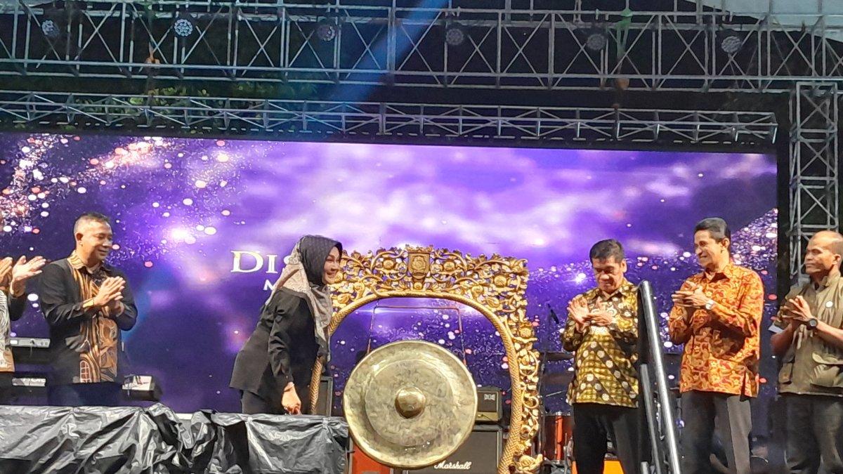 Dorong Industri Kecil Naik Kelas, Bupati Sri Mulyani Buka Gelaran Festival IKM 2024 Klaten ...