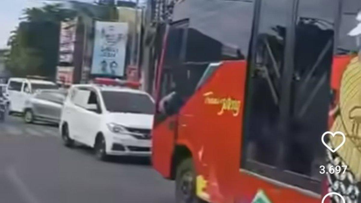 NEKAT Lawan Arah & Halangi Ambulans, Sopir Bus Trans Semarang Kini Diberhentikan, BLUD: Ganti ...